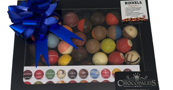 Grote cadeauverpakking met bikkels - | HetChocoPaleis.nl Aalsmeer